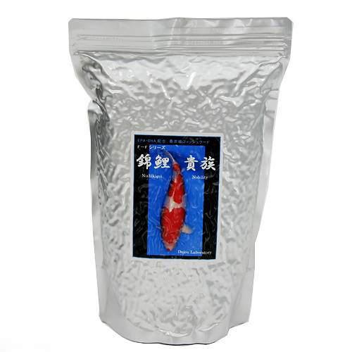 メーカー：どじょう養殖研究所EPA・DHA配合！最高級フィッシュフード！錦鯉貴族　F（沈降性、ペレットタイプ）（大粒）　1kg特長 ●高タンパク・高脂肪・豊富なミネラルで立派な肉瑠・魚体に！●抜群の消化吸収で飼育水を汚さない！●高次元栄養バ...