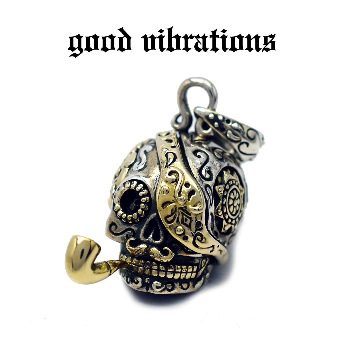■商品説明 ■ブランド名：good vibrations【グッドバイブレーションズ】■品名：パイレーツメキシカンスカル　ペンダント■素材：シルバー925ブラス■サイズ：W :14mm　H :33mm（カン含む）■重さ：11g ■店長コメント...