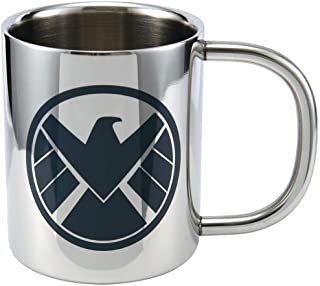 S.H.I.E.L.D.ロゴが映える、スタイリッシュなステンレスタンブラー。真空二重構造で飲み頃をしっかりキープし、日常使いにも最適。映画好きへのギフトにもおすすめの一品です。 ◆サイズ(約):7.6×11.6×8.9cm ◆素材・材質:1...
