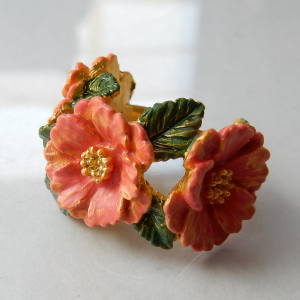 ブラフシューぺリアのアクセサリーは全ての女性をハッピーにさせる魅力があります。若きクリエーターたちは作品に対しての思い入れからひとつひとつに名前を付けています。また細部にまで神経をとがらせた結果、他にはないリアルな表現に優れて極めて上質な出...