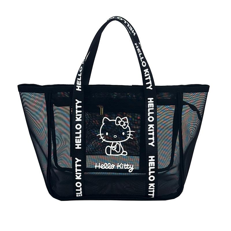 キティちゃんのキュートなフェイスがアクセントの、透明メッシュ素材の化粧ポーチです。 中身が一目でわかるから、出かける前の準備もサッと完了。化粧品やスキンケア用品はもちろん、洗面用具やちょっとした小物まで、たっぷり収納できる大容量サイズです。...