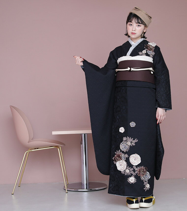 ◆人気キーワード◆ 振袖　振り袖　二十歳　20歳　成人式　晴れの日　可愛い　レンタル　貸衣装　送料無料　帯　草履　バッグ 友達とは被らない振袖が着たい！そんな方におすすめの振袖です。 黒地に洋花が施されシックでおしゃれです。 返品・交換につ...