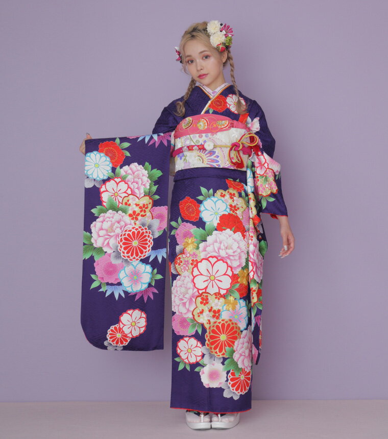 ◆人気キーワード◆ 振袖　振り袖　二十歳　20歳　成人式　晴れの日　正絹　可愛い　レンタル　貸衣装　送料無料　帯　草履　バッグ 色鮮やかなお花が施され華やかでかわいいです。 大人っぽさとお花が調和し、とても気品のある振袖となっております。 ...