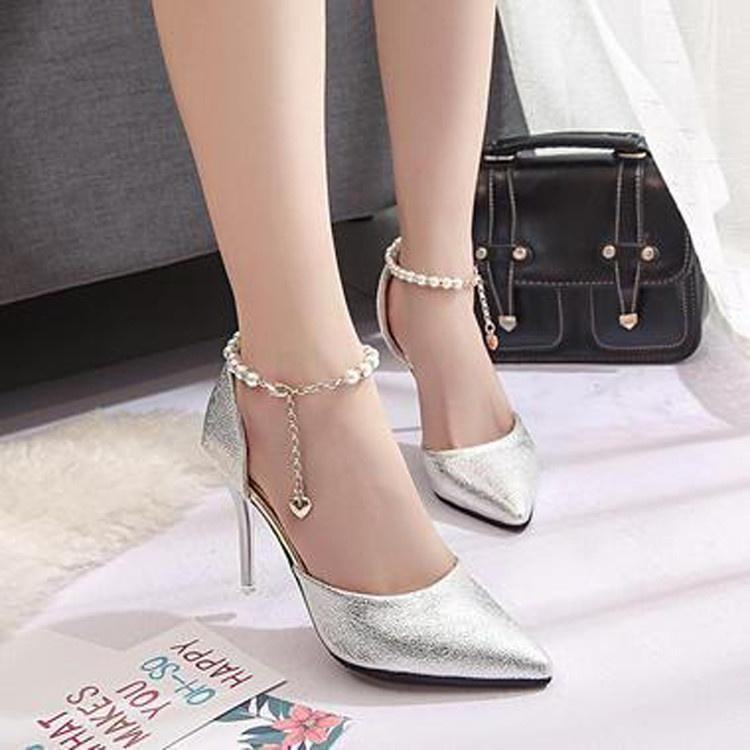 商品詳細■カラー：ゴールド シルバー ブラック■タイプ：ヒール高さcm ヒール高さ6cm【サイズcm】：220/225/230/235/240/245■素材：合成皮革●色合いはモニター環境により若干の誤差が出ます。●輸送上の都合で多少の汚れ...