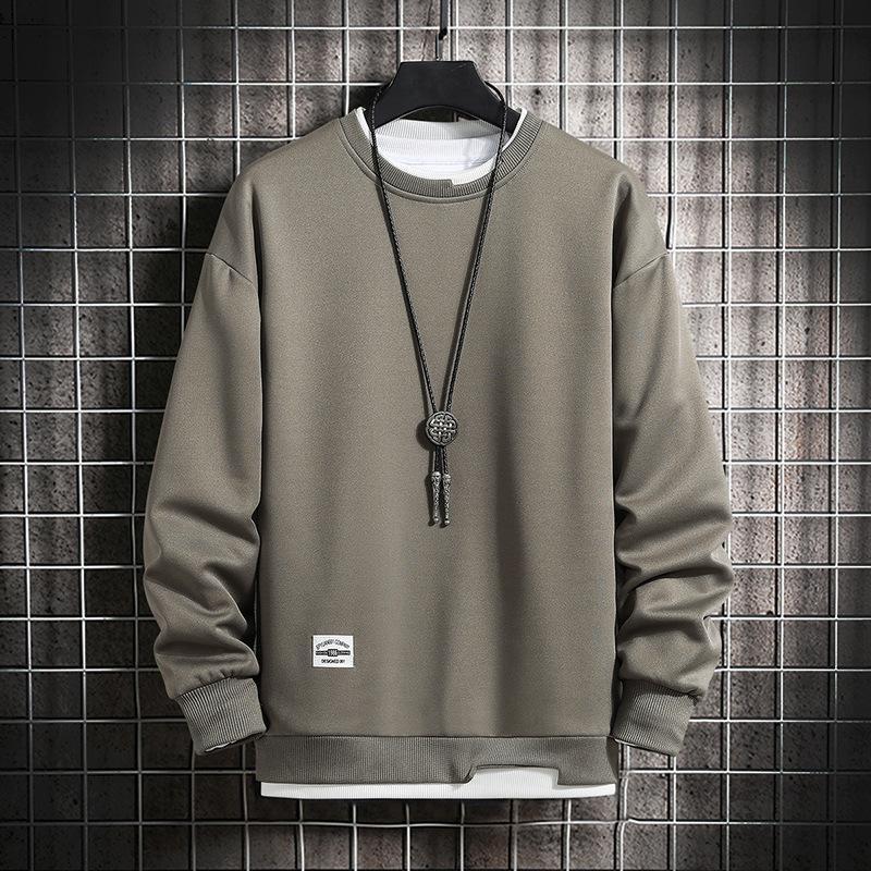 シンプルなデザインでオールラウンドに活躍するTシャツ。柔らかな質感と落ち着いた色合いが特徴の素材は、今シーズンのマストトレンド。スタンダードなサイズ感で幅広い年齢層にオススメ。キレイめからカジュアルまで幅広いスタイルに対応できる便利アイテム...