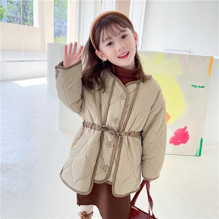 ■ 品名：キッズ中綿コート■ 表地：綿100%■ 裏地：綿混紡■ カラー：全1色■ サイズ：80-130検索ワード：ダウンコート キッズ ダウン 子供 ダウンコート キッズ　ダウンコート ファー　ダウンジャケット カジュアル 無地　男の子　...