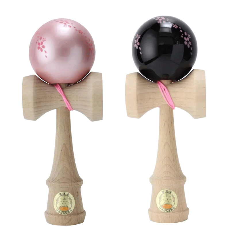 『公益社団法人日本けん玉協会が認定する競技用けん玉』 ●競技用けん玉とは 競技用けん玉とは、公益社団法人日本けん玉協会が認定するけん玉です。 級・段位試験を受けたり、全国各地で行われるけん玉大会にこのけん玉で参加したりすることができます。 ...