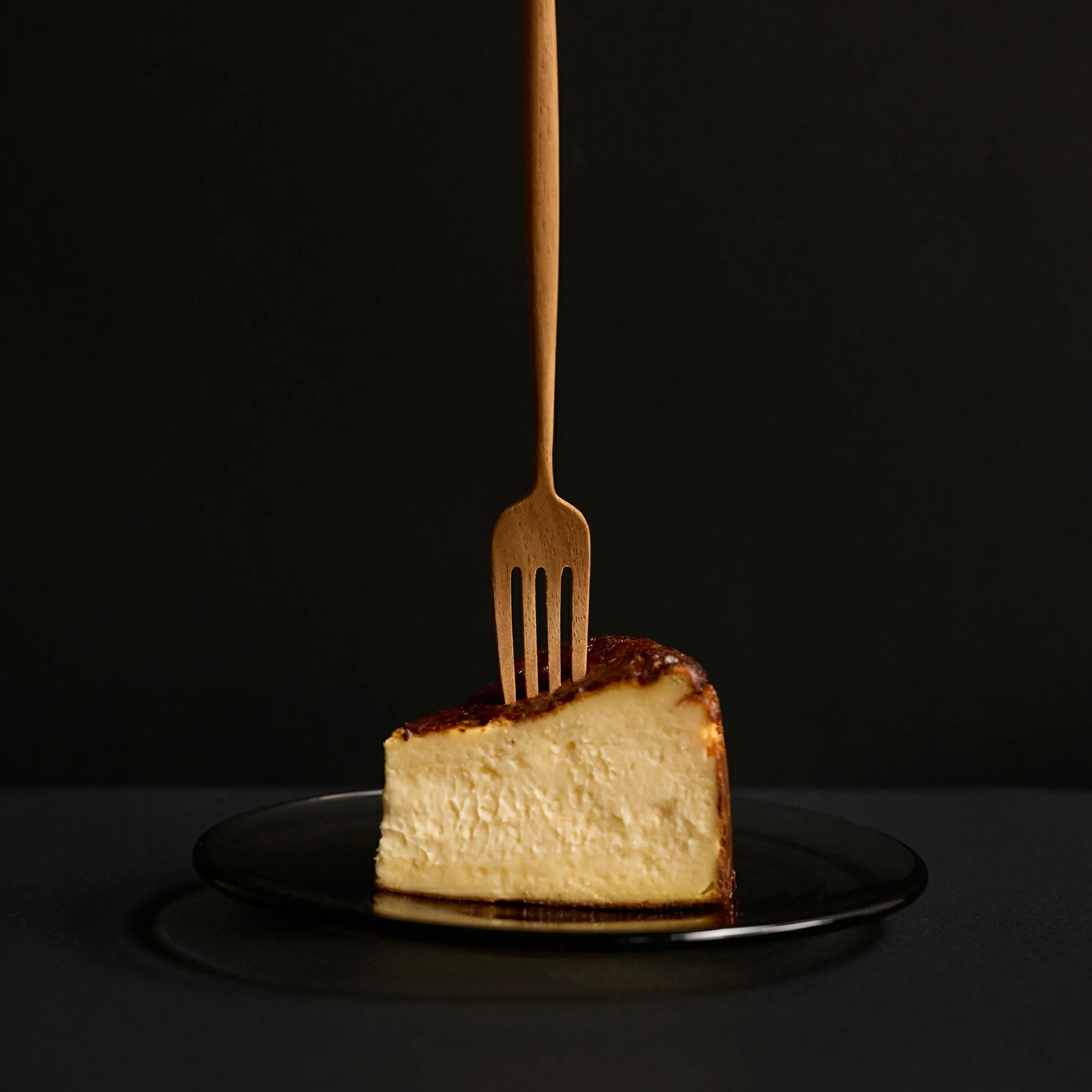 「繊細にたおやかに。日常にそっと寄り添う美しさを」　お料理や食器、食材と一緒に並べると、より美しく引き立たたせる。そんな名脇役のような存在を目指しました。　使い心地としても、薄さ繊細さの限界をつきつめることで口さわりよく仕上げた木製カトラリ...