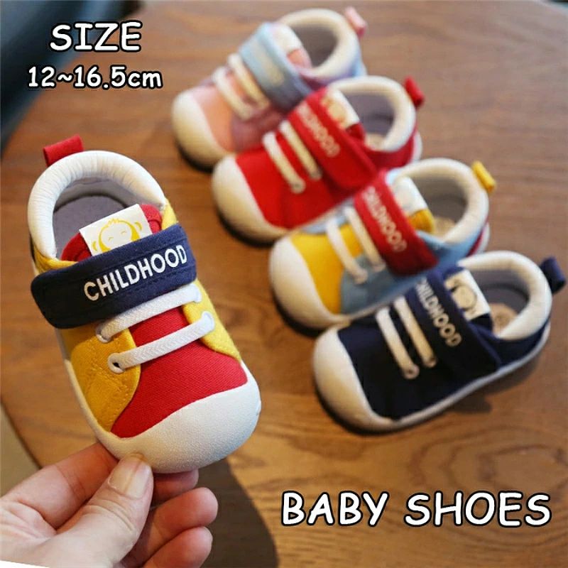 【商品詳細】 つま先を保護!足をしっかり守ります。 ベビーでも履きやすい、快適な履き心地に 通気性に優れ、欠かさない一足です。 普段履きとしてはもちろん、ビーチサンダル、 夏のお出かけや旅行などにピッタリなアイテムです。 靴底は、滑り止め加...