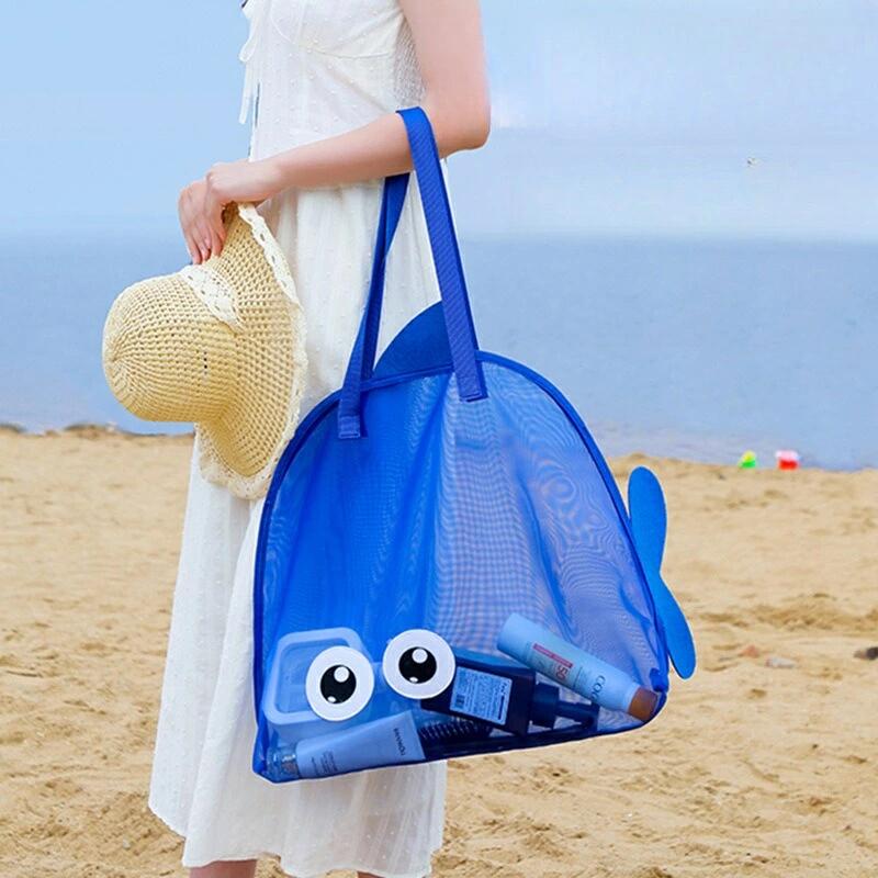 商品詳細 大容量のメッシュトートバッグです。砂場や海水浴、ビーチバッグ、プール、温泉、ダイビングやお買い物、玩具入れに大活躍！通勤通学、ジム、旅行など荷物が多い時に便利なメッシュバッグです。 大き目ですが軽量でコンパクトに折り畳みできるトー...