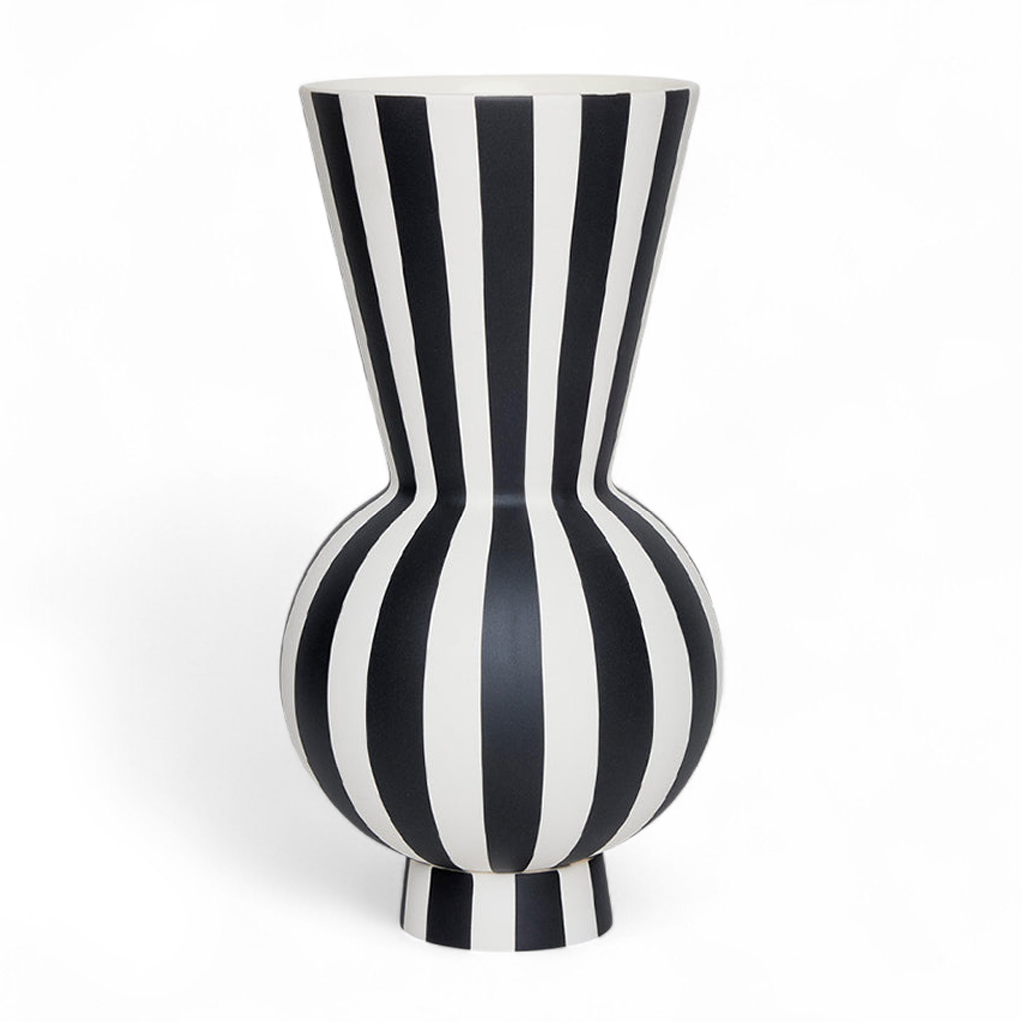 OYOY Living Design（オイオイ リビング デザイン）は、デンマークのデザイナー Lotte Fynboe によって2012年に設立された、北欧らしさに満ちたライフスタイルブランドです。ブランド名の“OYOY”はデンマーク航空...