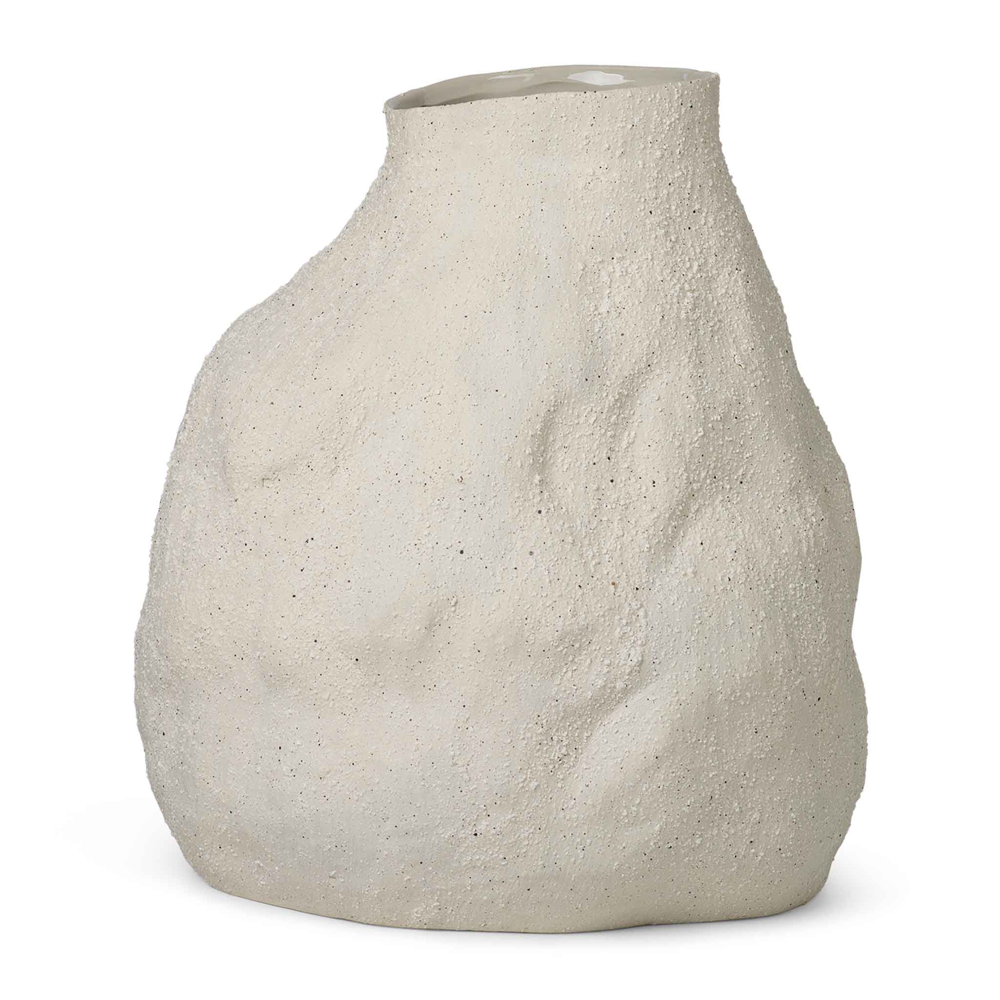 Ferm Living（ファームリビング）は、人生の対比を意識しながら、期待や夢の中で快適さと意味を追い求め、真の価値を感じられる空間を提供することを目指しています。デザインへの情熱と、環境や社会に配慮した責任ある選択を大切にし、誠実で心地...