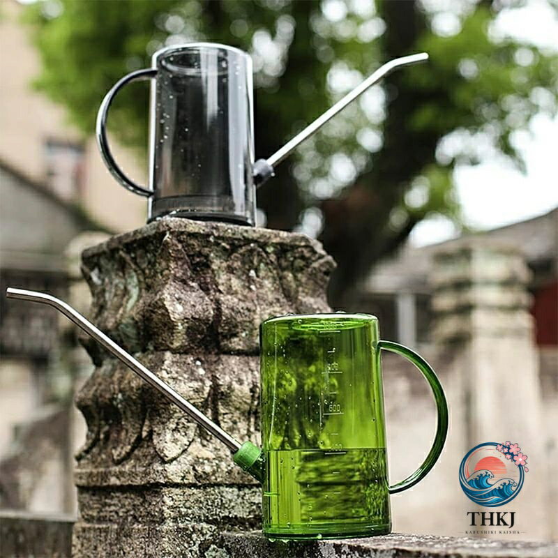 材質: プラスチック 仕様: 1L、1.5L カラー: スペースグレイ、アーミーグリーン、スカイブルー 高品質の素材：長いステンレススチールチューブにより、耐久性と錆びにくさを確保し、高品質の透明素材で作られたバターは透明度が高く、破損しに...