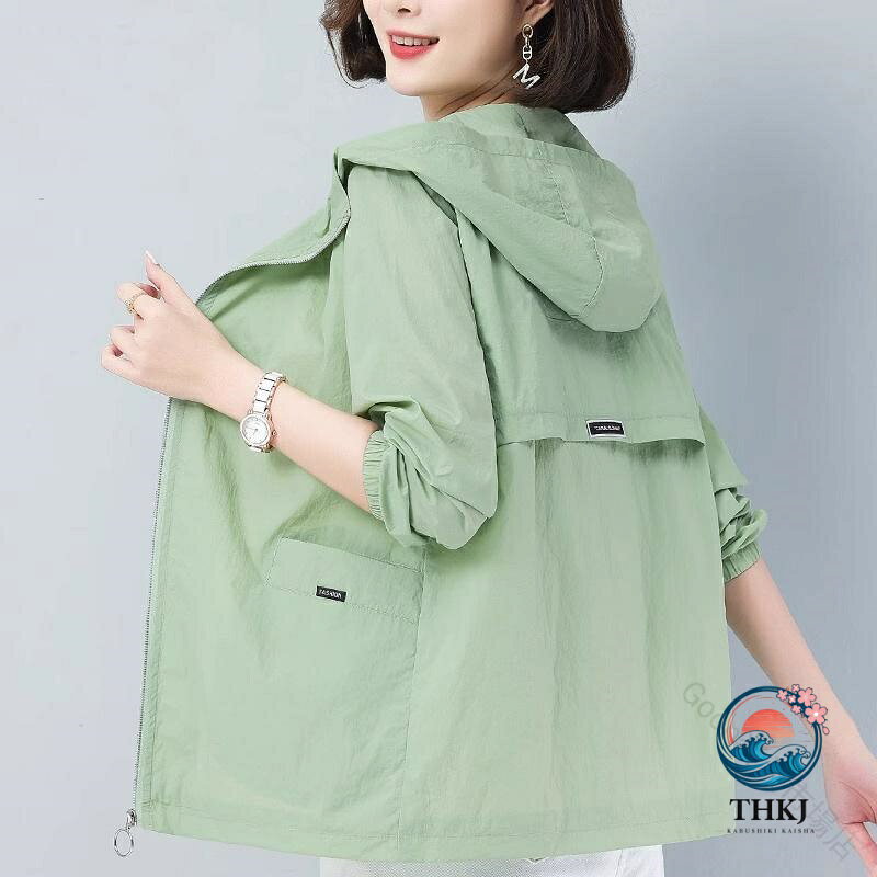 【原産国／製造国: 中国】 .レディース用日焼け防止服は夏用に薄手で軽量、UVカット機能を備えています。ゆったり大きめサイズでミドル丈の長袖アウターとして屋外用に最適。ママの散歩や通勤、カジュアルシーンにぴったり。紫外線対策、吸汗速乾、通気...