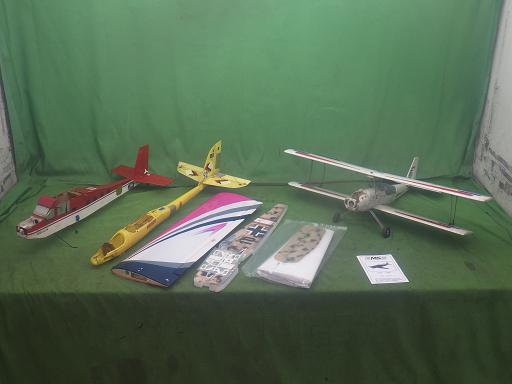 ラジコン:空系ラジコンパーツ、プロポ 【中古】飛行機 ラジコン パーツ セット 商品番号: 565410002 主翼のない機体や主翼の片側のみ、グライダー等 未使用中古混ざってます 中古は破損してます エンジン等のメカは全てなし 状態 : ...