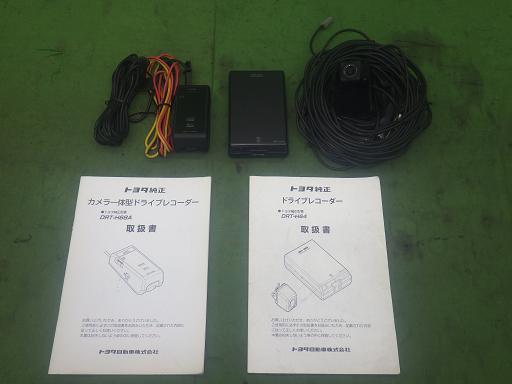 カー用品:セキュリティー、ハンドルロック等 【中古】DRT-H64 DRT-H68A トヨタ 純正 ドラレコ 2個セット 商品番号: 565336004 通電のみ確認OKです。 状態 : 使用済み