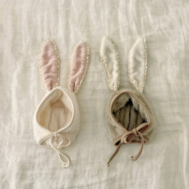 ■CHECK TIP 【BABY】バニーファーボンネット【yo-25wt10147】 【伸縮性】あり 【生地の厚み】普通 【生地の質感】やわらかい 【透け感】なし 【使用季節】冬 【生産国】韓国 【カラー】ベージュ、アイボリー 1. bei...