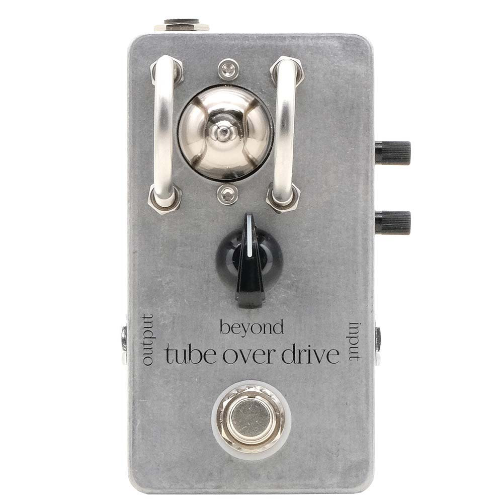 beyond tube pedals tube over drive 真空管オーバードライブ ペダル真空管を搭載したギター用のオーバードライブです。ドライブさせた真空管が作り出すファットでヘビーな音圧は他を圧倒し、バンドアンサンブルで埋もれ...