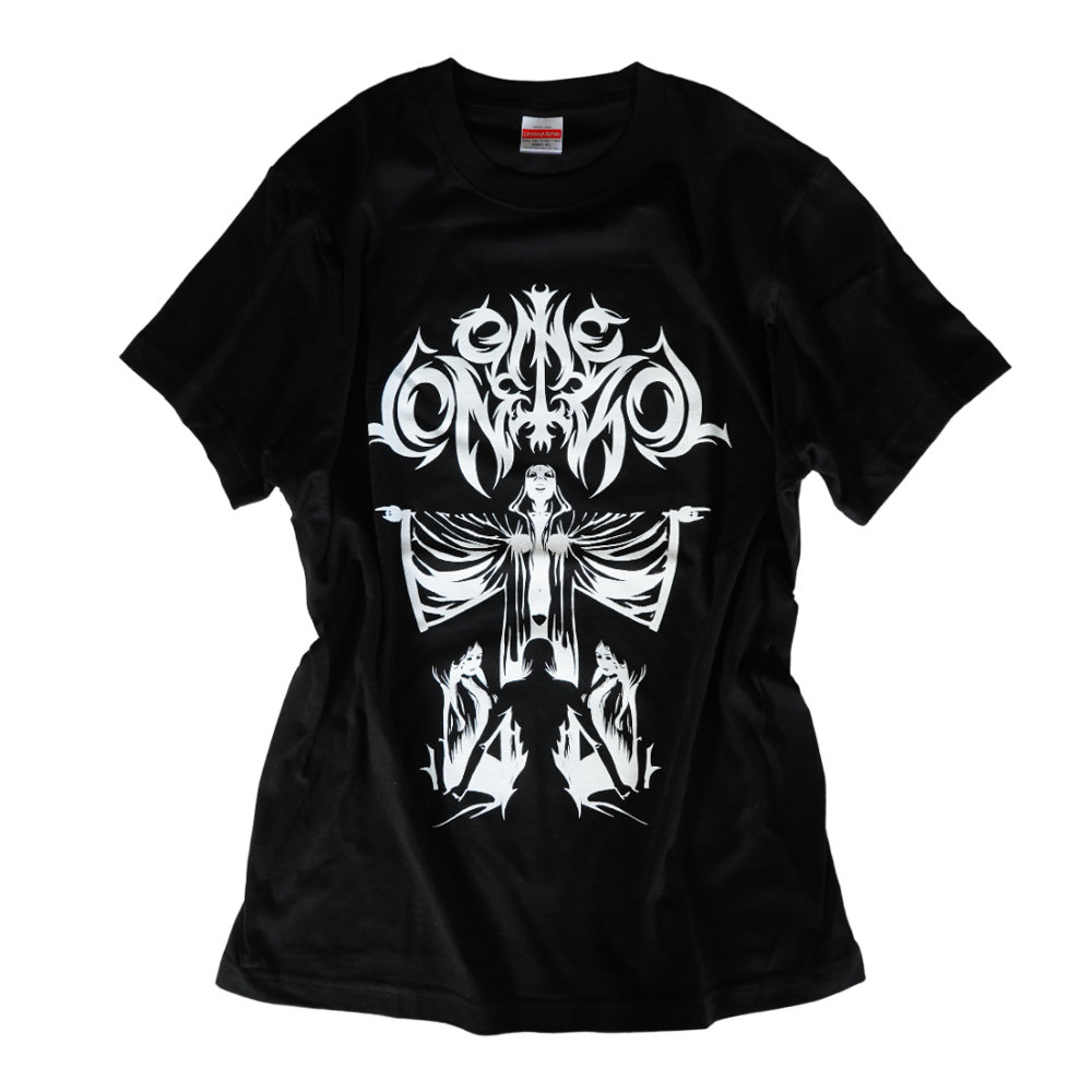 One Control ワンコントロール デスメタル風ロゴ Tシャツ ブラック Lサイズデスメタル風にデザインされたOne ControlのロゴとイラストがプリントされたブラックTシャツです。サイズ L肩幅 50身幅 55身丈 73袖丈 2...