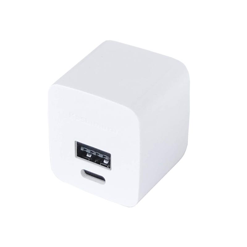 カシムラ AC-USB-TypeC-7.5W ホワイト 難燃材料 PSE取得品 100V~240V対応 NAC-016コンパクト&amp;リバーシブルA+Cの2ポート充電器出力合計12W、2台同時充電可能自動機別搭載で最適充電ACプラグが収...