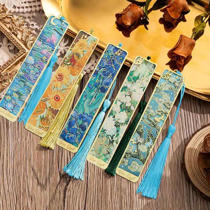 Rivulicrypta 繁花しおり ブックマーカー 【5本セット】 栞セット おしゃれ 華やかなデザイン ゴールド中空トリム 紐付きで実用的 しおり 金属仕様で高級感 文房具 おしゃれ 教師 学生 読書用 【四季の花々を纏う、金工の芸術】...