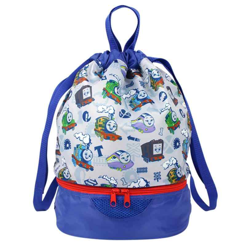 [KoohaCreate] 2WAYボンサック 116144 きかんしゃトーマスお子様に大人気きかんしゃトーマスの2WAYボンサックです。ポリエステル素材で出来ているのでプールバッグにもピッタリ。お子様の学校行事や習い事にも大活躍です。サイ...