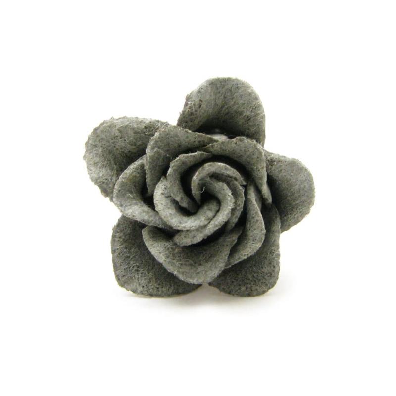 ラペルピン メンズ レディース コサージュ 薔薇 バラ ミニサイズ フラワー 花 ピンブローチ js10016スエード風のマットな質感が魅力的なお花のラペルピングレイッシュなカラーと落ち着いた風合いが上品な印象です指先程のサイズが控えめで使...