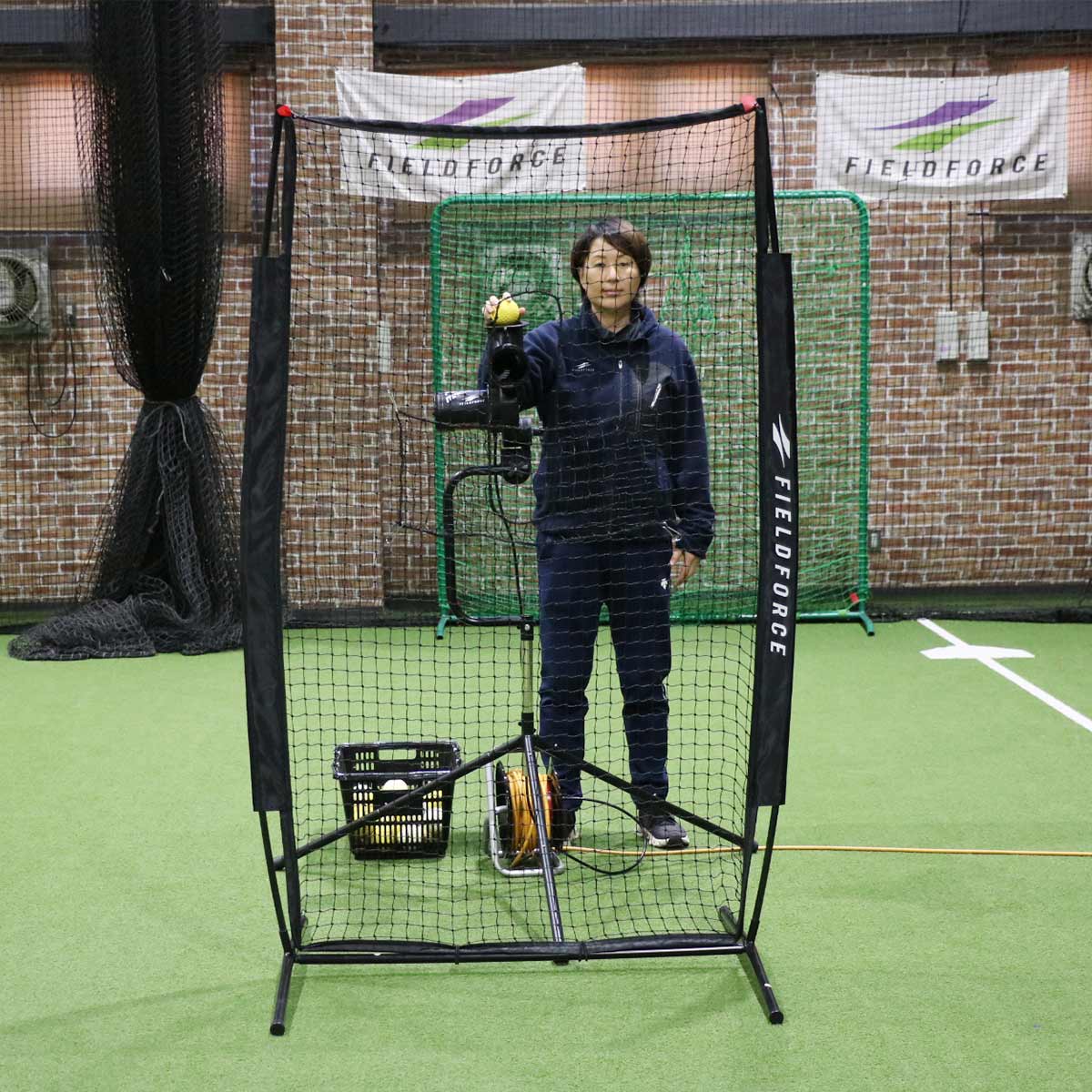 ◇サイズ:高さ約188cm×横幅約103cm×奥行約90cm ◇重量:約4kg ◇材質:土台/スチール,パイプ/グラスファイバー,ネット/ポリエチレン ◇付属:収納袋/穴位置調整用後付けネット1枚 ◇生産国:中国 野球ネット ピッングマシン...