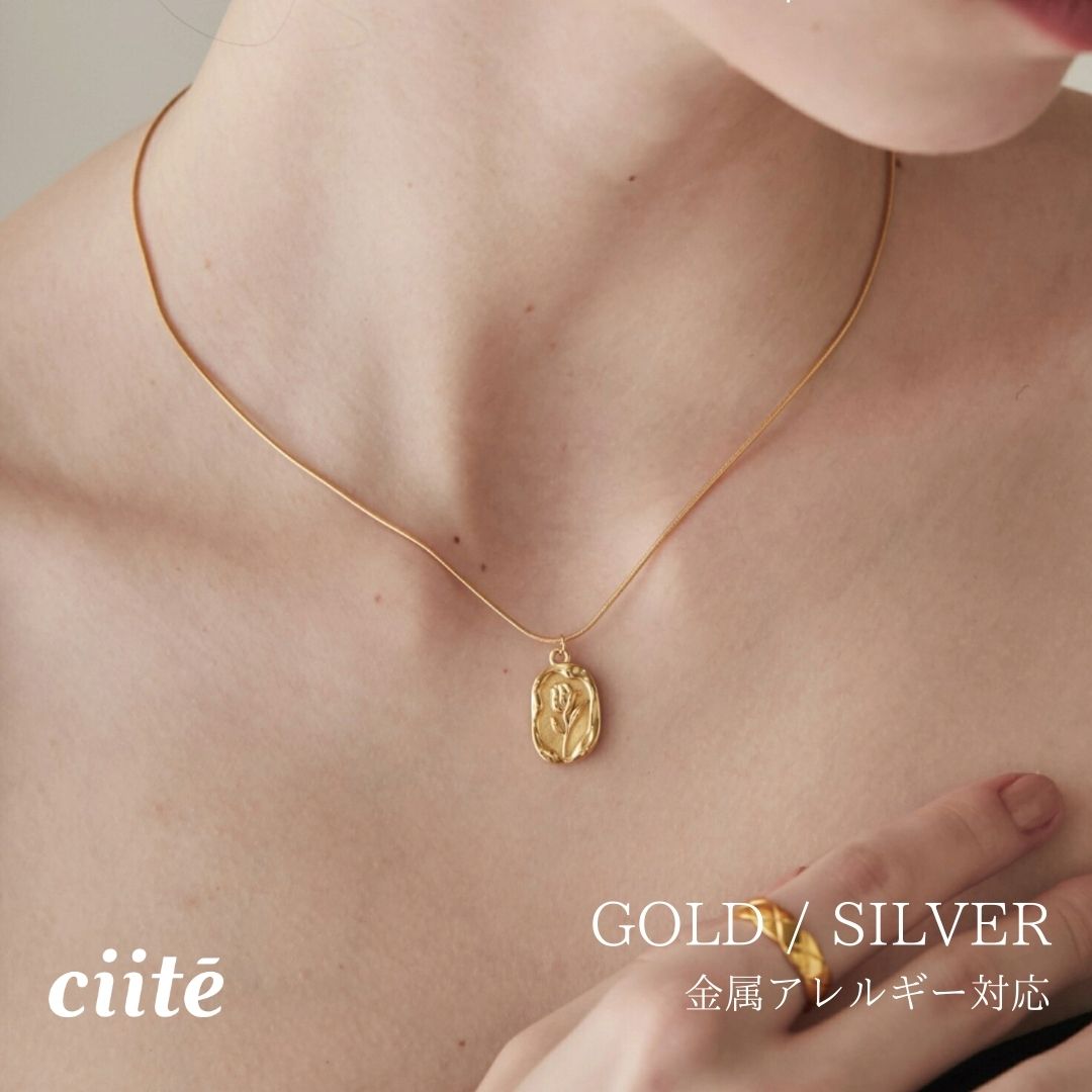 ▼ ゴールド▼ シルバー 商品名 【 金属アレルギー対応 】 フラワーモチーフペンダント ネックレス サージカルステンレス 素材 サージカルステンレス サイズ 長さ：41.5cm - 47cm、トップ：2cm×1.2cm 備考 【金属アレル...