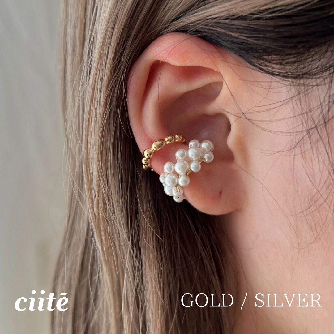 ▼ ゴールド▼ シルバー 商品名 パール&メタル イヤーカフセット 素材 真鍮 サイズ 幅：パール0.8cm、大きさ：パール1.5cm×2cm 備考 ◆商品説明◆パールとぽこぽこしたフォルムのイヤカフセットです。両耳に1つずつつけたり、片耳...