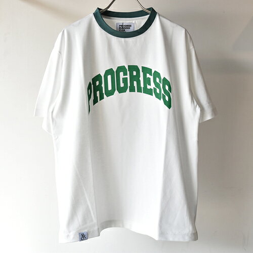 上質なコットンのような肌触りの吸汗速乾素材を用いたランニングTシャツです。 ヴィンテージウエアのようなレトロなプリント、フォントや配色。 身幅が広いボックスシルエットで、ランのみならず街着でも違和感なくお使いいただけます。 ポリエステル10...