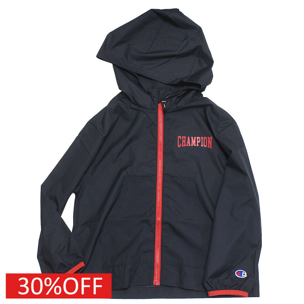 “チャンピオン キッズ”のPOCKETABLE　ジャケットコンパクトに持ち運び可能なポケッタブルジャケット。生地は撥水性のあるタフタを使用。急な天候の変化や、アウトドアシーンにもぴったり。ベンチレーションには放湿性に優れたメッシュの裏地付き...