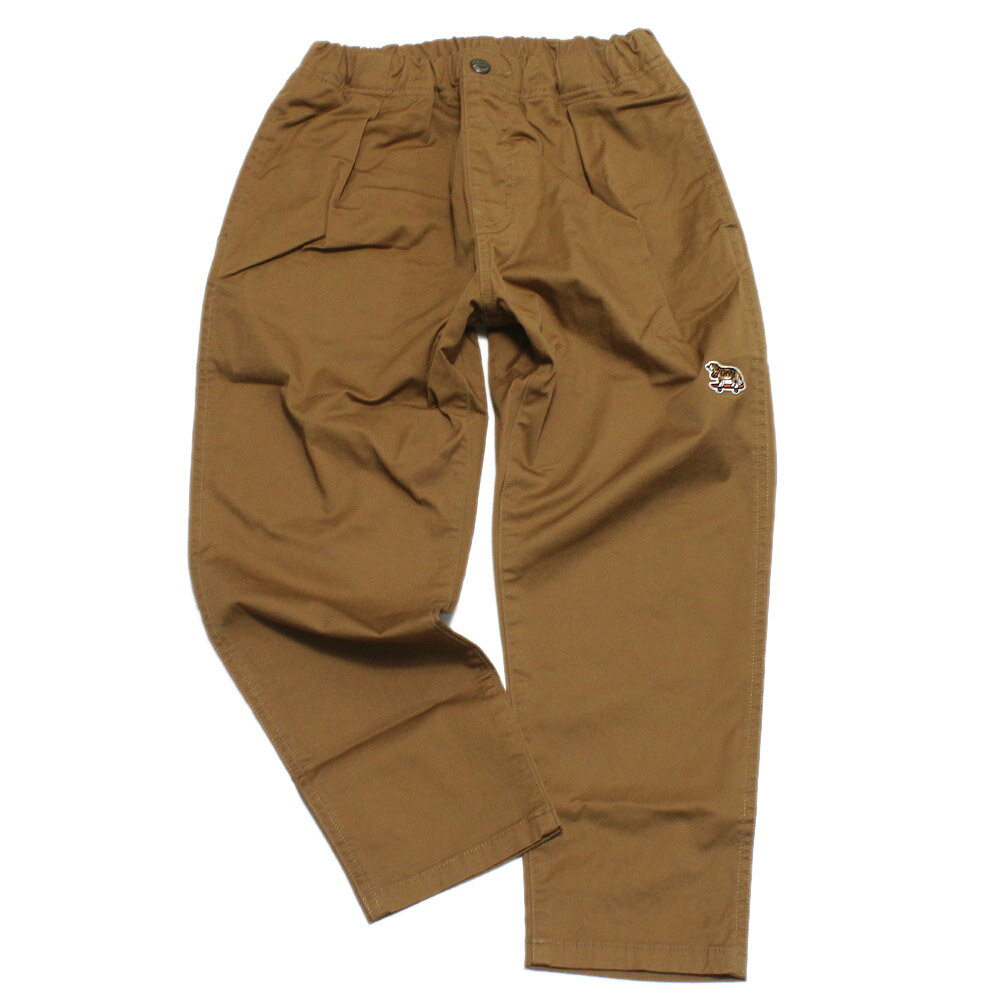 “グルーヴィーカラーズ”のストレッチツイル CITY LPN少し光沢のある素材感でカジュアルながら綺麗目に見えるストレッチツイル素材。ワンタックでヒップ周りにはゆとりがあり、裾に向かってテーパードしたシルエット。穿いた時に非常に綺麗なシルエ...