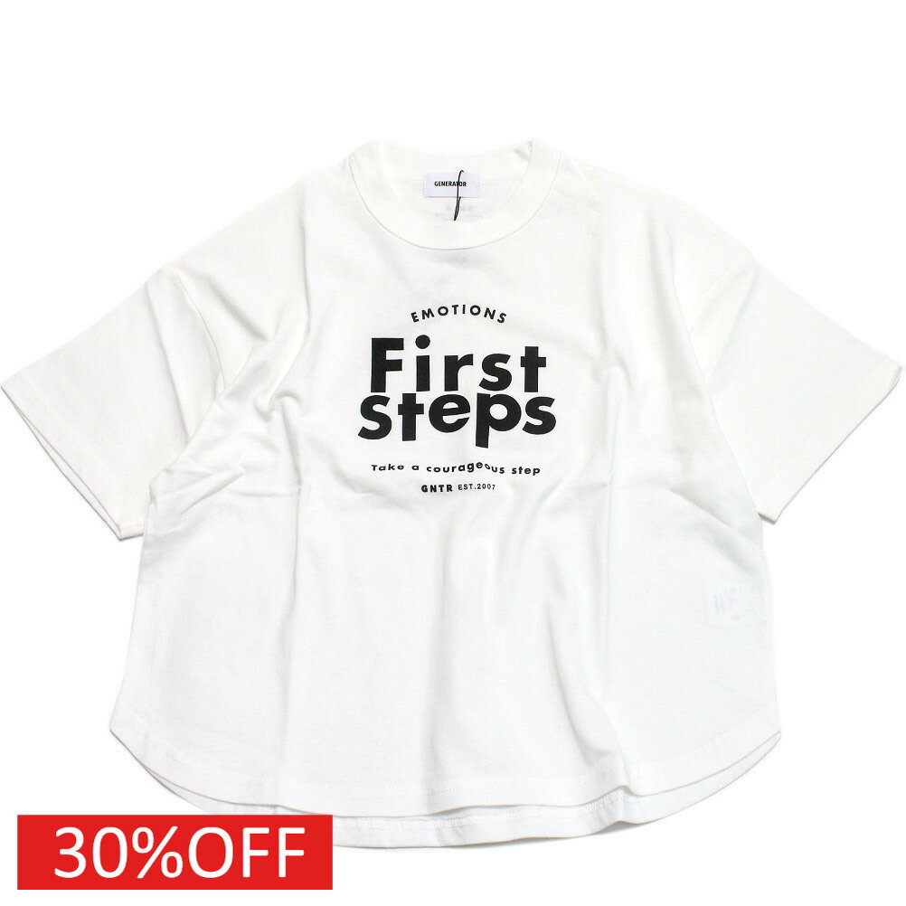“ジェネレーター”のFirst Steps Tシャツ夏にマストなロゴTシャツ。1枚で着用してもサマになるように計算されたシルエット。柔らかい綿100％の天竺生地を使用しています。裾がラウンドされたデザインで、インナーのチラ見せも。WH/ 1...