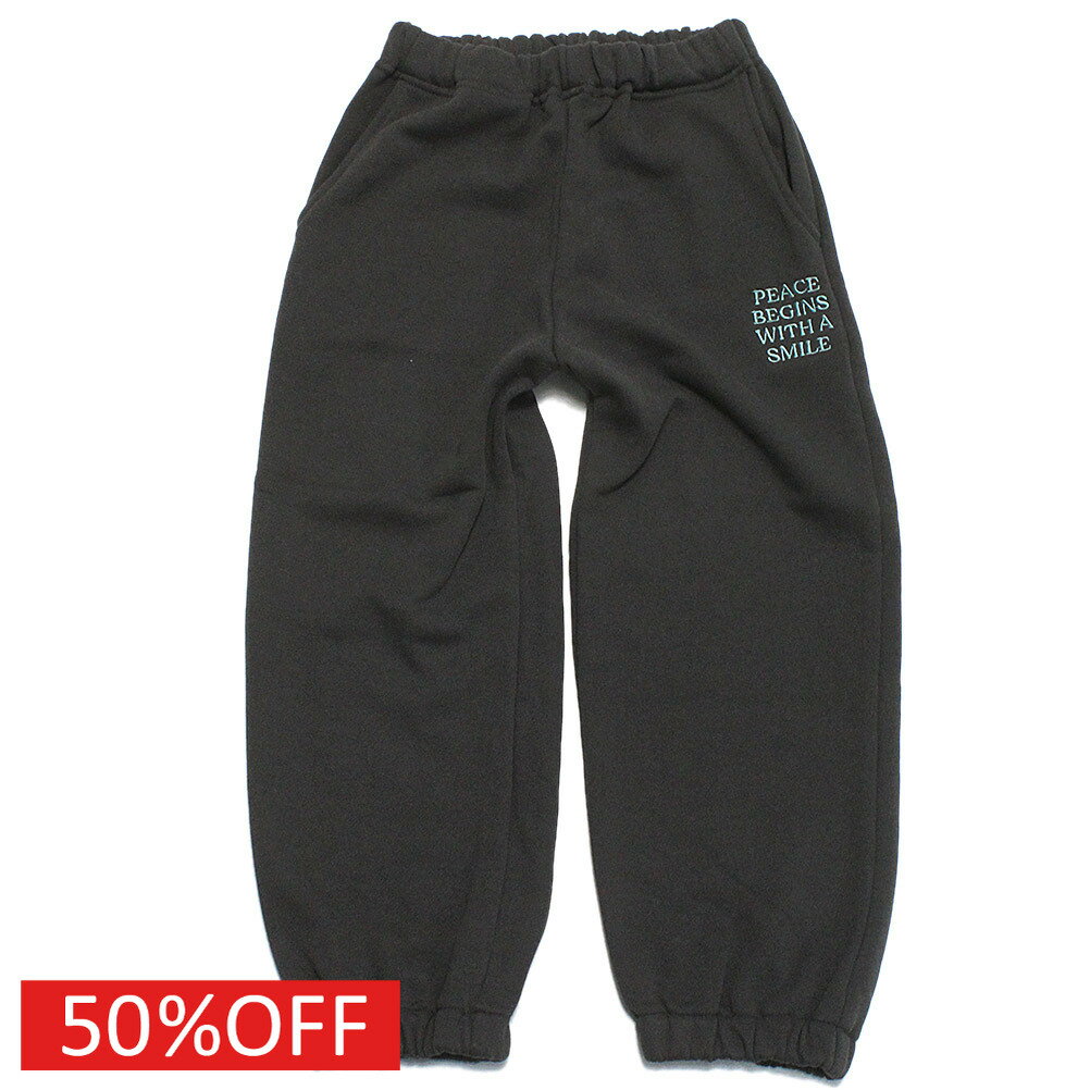 “ニードルワークス”の【NeWo】スマイルスウェットパンツスマイルのペイント風プリントが入ったロングパンツ。穿き心地柔らかな裏毛素材を採用。ウエスト内側には調節できるウエストコード付き。nee3224203のトレーナーとセットアップで着用い...