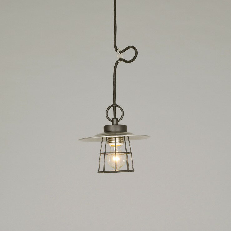 構成：アルミP1セード（生地）・スチール（黒塗装）・丸環（黒塗装）E-26〆付けモーガルソケット・黒コード長さ約70.0cm・引掛シーリングキャップ付・黒CPフレンジアルミ自在付・黒〆付けガード注意事項白熱灯返品・交換について「返品不可」：...