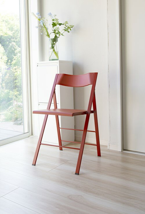 ■材質：ポリプロピレン樹脂・スチール、粉体塗装■仕様：耐荷重：85kg折畳式折りたたむと厚さが3cm。重ねて収納しても場所を取らない、シンプルで機能的な薄型折畳みチェアです。イタリア製ならではのスタイリッシュなデザインで、オフィスやご自宅の...