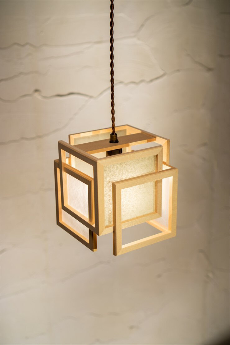 檜/ワーロン(不織布+カラー)/金属BSメッキ(ソケットカバー)金茶撚線コード フレンジカバー付※ハンドメイドですので、同じ商品でもひとつひとつの風合いが異なります。手づくりの味わいとしてご理解下さい。※表示ワット数以内かつソケット口金が合...