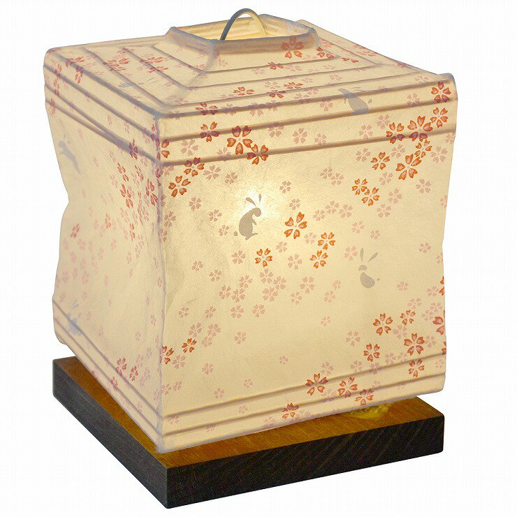 小さめで、ちょっとした灯りに人気です。岐阜県の美濃市を中心に生産される美濃和紙。豊かな山々、そして長良川、板取川の清流に育まれた1300年以上の歴史と伝統を受け継ぐ品質の高い和紙。花うさぎピンク：花とうさぎをプリントした手染め友禅紙。女性に...