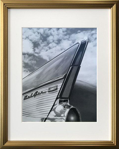 古き良き時代のアメリカの象徴。憧れのキャデラックやコルベットがモチーフです。存在感を引き立たせるゴールドのフレームにセットしました。ペアで飾ると迫力があります。・主要素材：PS樹脂・ガラス・紙・MDF・生産国：アメリカ・中国・吊金具仕様：ヒ...
