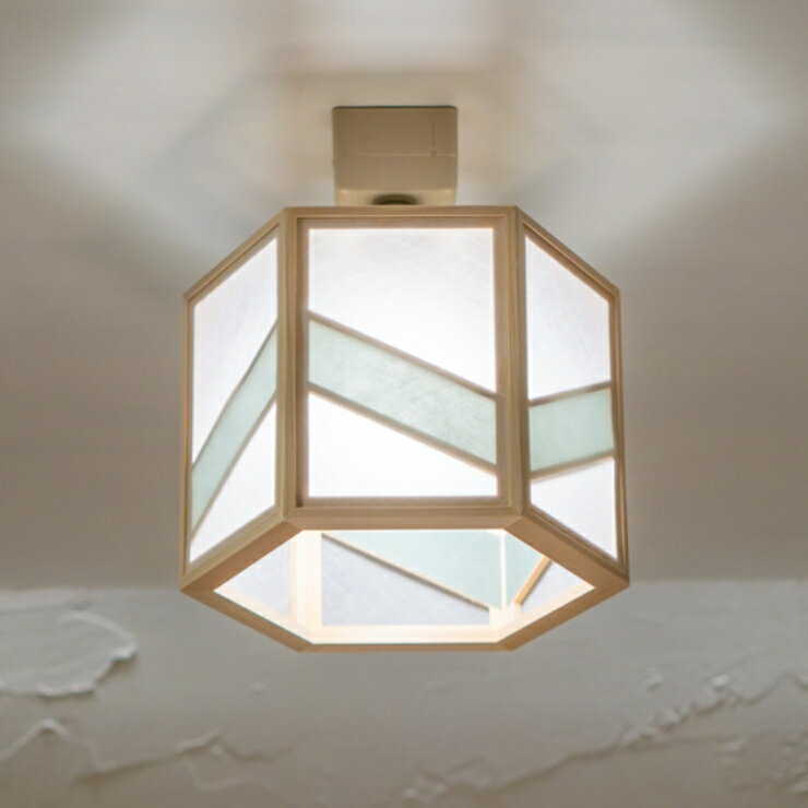 国産檜、ワーロン(不織布＋カラー)、金属BSメッキ(ソケットカバー)E17 60W 白熱電球付直付（引掛シーリング）※ハンドメイドですので、同じ商品でもひとつひとつの風合いが異なります。手づくりの味わいとしてご理解下さい。※表示ワット数以内...