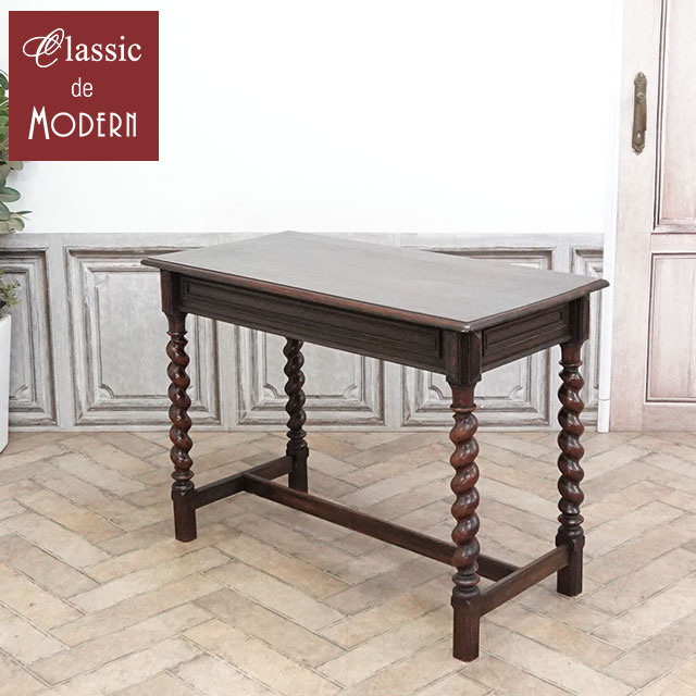 品名・品番 antique65430　サイドテーブル　1920年頃　オーク材　フランス サイズ W 105 x D 53 x H 75.5 cm 商品について 味わいのある雰囲気が素敵なサイドテーブルです。 すっきりとしたデザインはどことな...