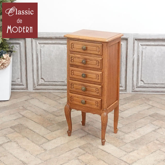 品名・品番 antique65551　チェスト　1940年頃　オーク材　フランス サイズ W 38 x D 30 x H 84 cm 商品について 上品な佇まいが魅力的な猫脚スタイルのチェストです。 引出しが5段あるので使い勝手も抜群！ デ...