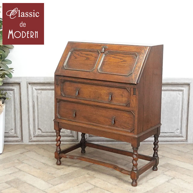 品名・品番 antique80840　ビューロー　1940年頃　オーク材　イギリス サイズ W 78 x D 41 (拡張時 71) x H 102 (デスク高 72.5) cm 商品について 英国アンティークのライティングビューローです。...