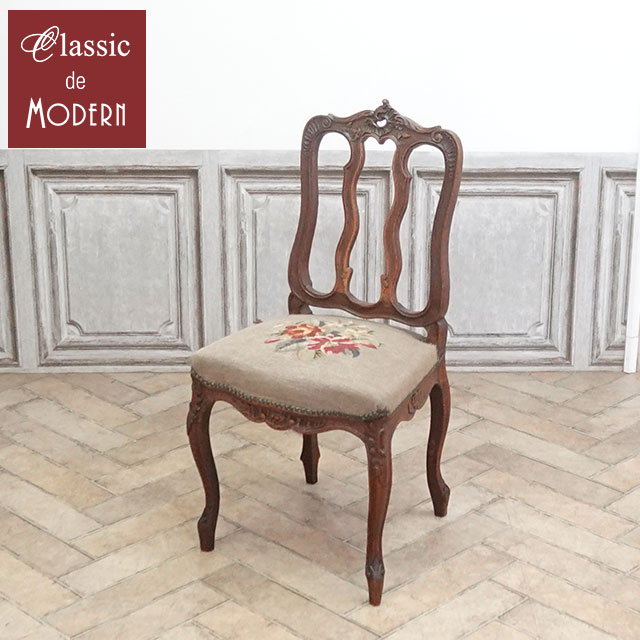 品名・品番 antique65553b　チェア　1910年頃　オーク材　フランス サイズ W 48 x D 48 x H 96 (座面高 48) cm 商品について フランスアンティークならではの装いがたまらない猫脚サロンチェアです。 シッ...