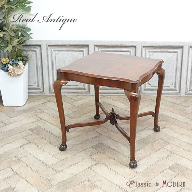 品名・品番 antique80179　サイドテーブル　1920年頃　マホガニー材　イギリス サイズ W 71 x D 72 x H 70.5 cm 商品について エレガントなシルエットが魅力のウィンドウテーブルです。 本物アンティークしか出...