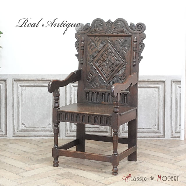 品名・品番 antique59672　チェア　1910年頃　オーク材　イギリス サイズ W 66 x D 61 x H 120 (座面高 46) cm 商品について 随所に施された彫刻が素敵なアームチェアです。 ウェインスコットチェアとも呼...