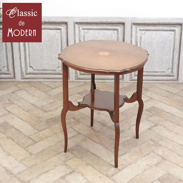 品名・品番 antique80771　サイドテーブル　1910年頃　マホガニー材　イギリス サイズ W 58.5 x D 58.5 x H 70.5 cm 商品について 天板形状が特徴的なサイドテーブル(ウィンドウテーブル)です。 天板や脚...