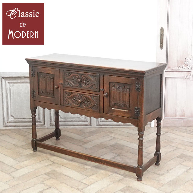 品名・品番 antique81014　サイドボード　1920年頃　オーク材　イギリス サイズ W 123 x D 45 x H 91.5 cm 商品について イギリスアンティーク家具らしい洗練されたデザインのサイドボードです。 華美ではない...