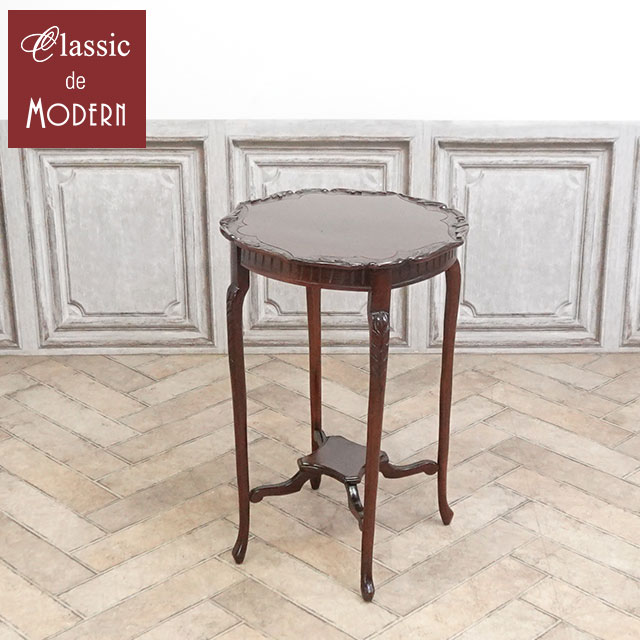 品名・品番 antique81127　サイドテーブル　1930年頃　マホガニー材　イギリス サイズ W 48 x D 48 x H 71 cm 商品について マホガニー材の上品な風合いが素敵なサイドテーブルです。 繊細な雰囲気の中にも凛とし...